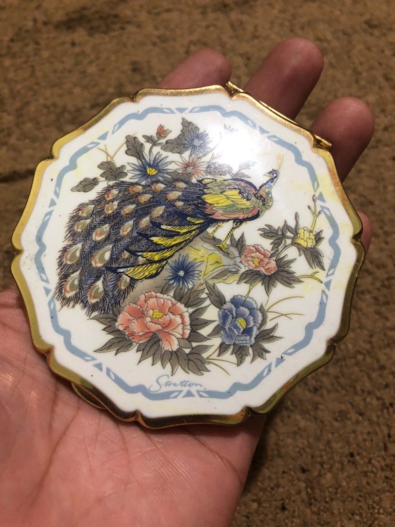 Vintage Stratton made in England powder case, Hobbies & Toys ...