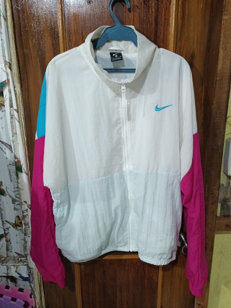 Windbreaker tri color, Men's Fashion, Activewear on Carousell