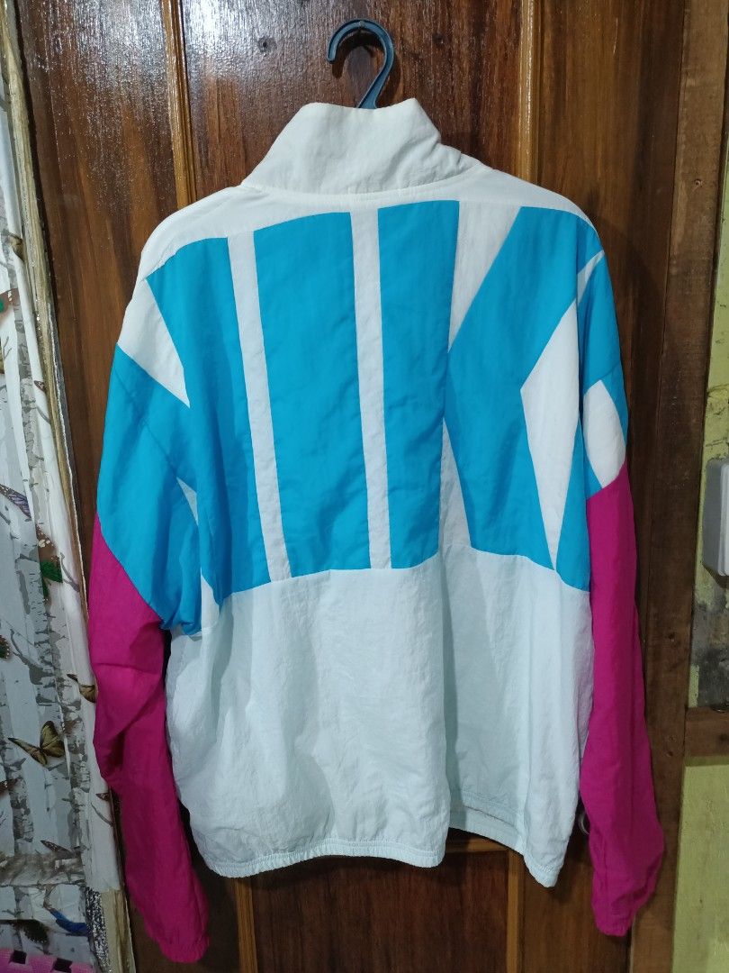 Windbreaker tri color, Men's Fashion, Activewear on Carousell