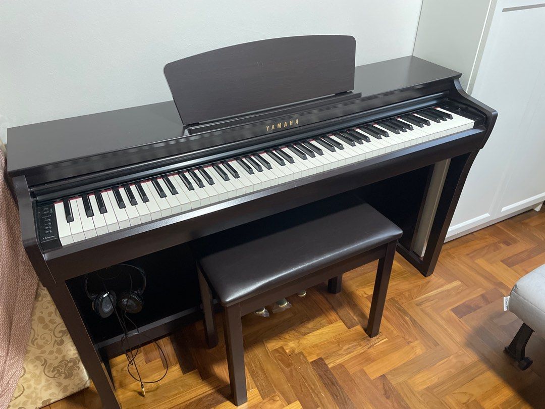 Yamaha Digital Piano - CLP-725, Hobbies & Toys, Music & Media, Musical ...