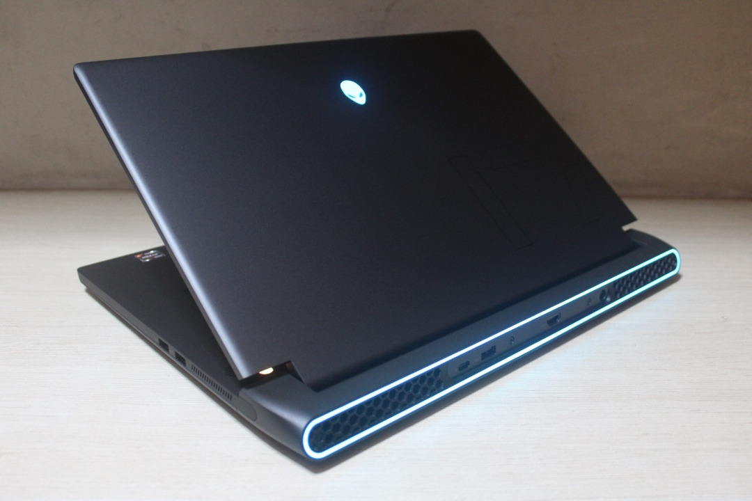 17inch Ryzen 7 Alienware m17 R5 7 6800H Radeon 6700m 10GB vram Ram 16gb ...