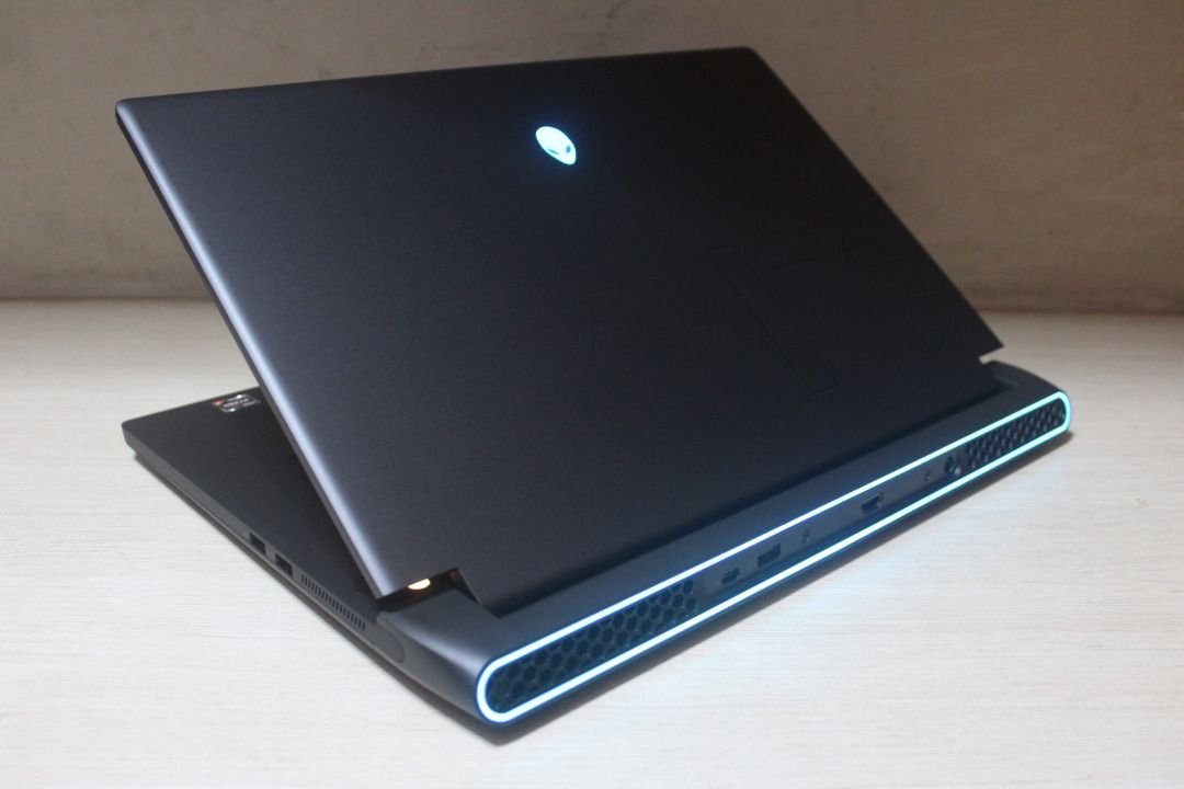 17inch Ryzen 7 Alienware m17 R5 7 6800H Radeon 6700m 10GB vram Ram 16gb ...