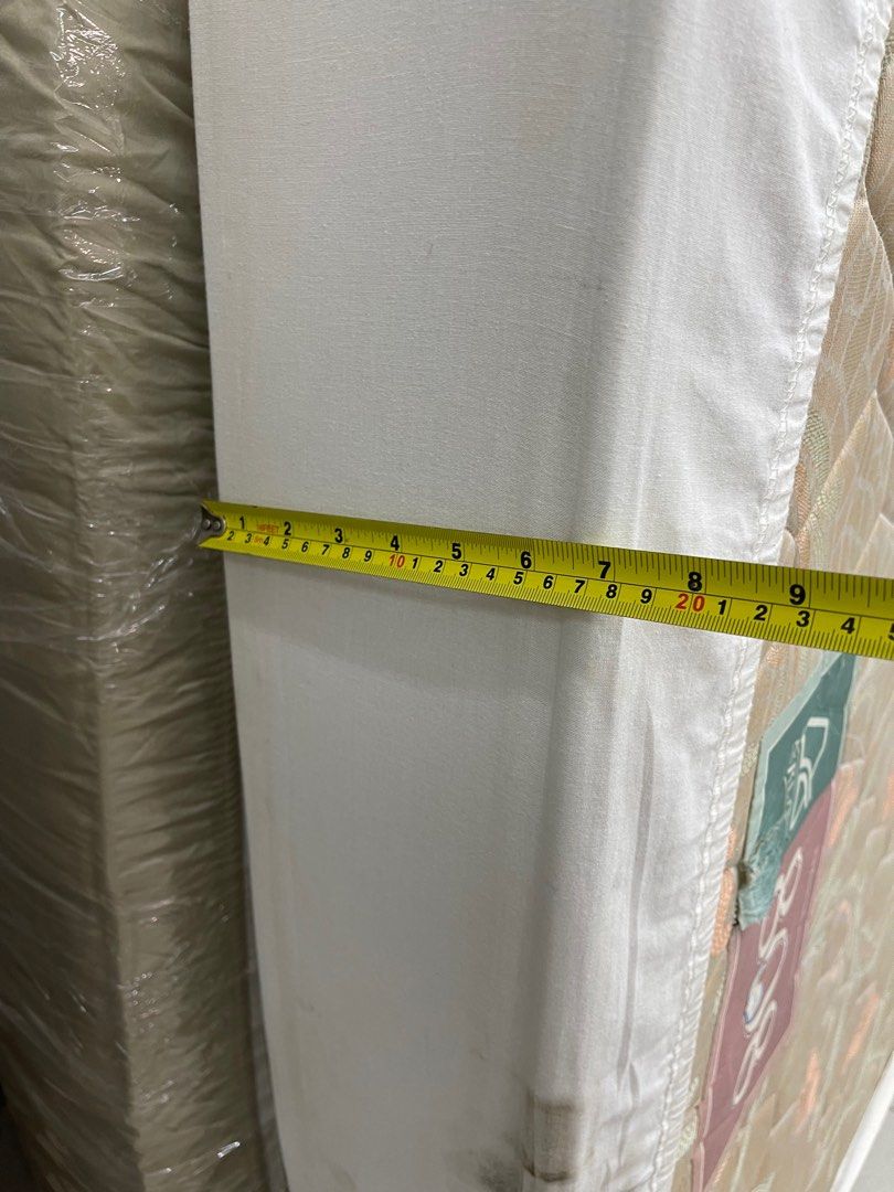 六尺三寸長大雙人床褥 6 feets 3 long big double bed Mattress Airland 6 to 8 inches thick 六至八寸厚，四尺半闊、共有兩件 W ...