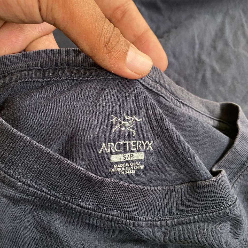 Arcteryx tee, Fesyen Wanita, Pakaian Wanita, Atasan di Carousell