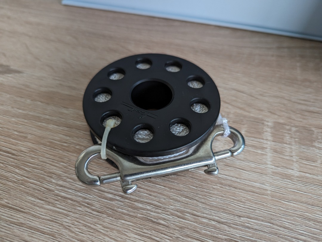 Brand New Finger Spool (10m) with Double Bolt Snap, Sports Equipment ...