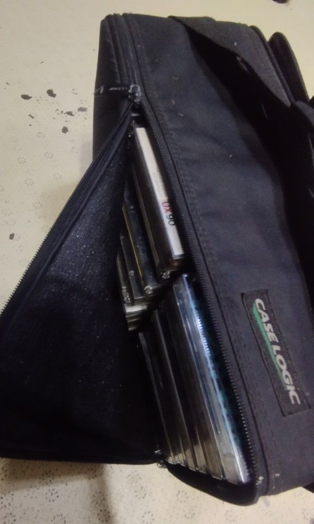 Case logic 60 cassette carrying case shoulder strap, Hobbies & Toys ...