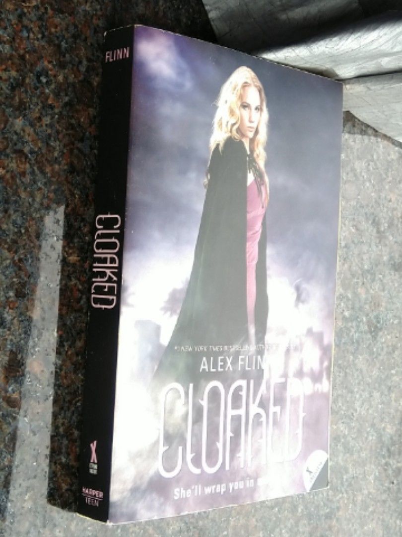 Cloaked by Alex Flinn, 興趣及遊戲, 書本 & 文具, 小說及非小說 - Carousell