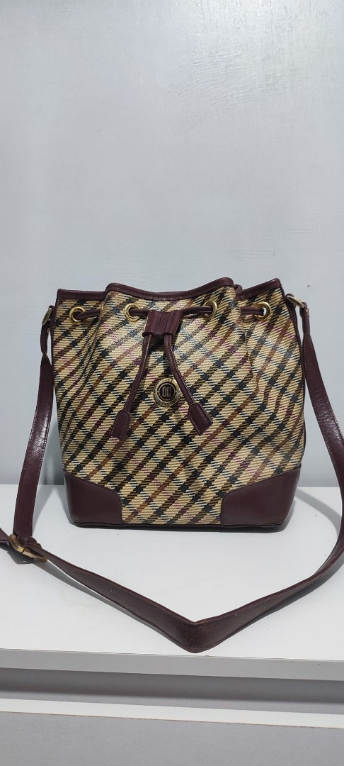 DAKS London Bucket Bag, Women's Fashion, Bags & Wallets, Shoulder Bags ...