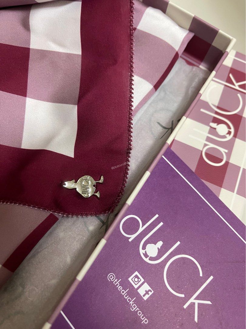 dUCk THE CHECKMATE dUCk SCARF IN MAROON, Women's Fashion, Muslimah ...