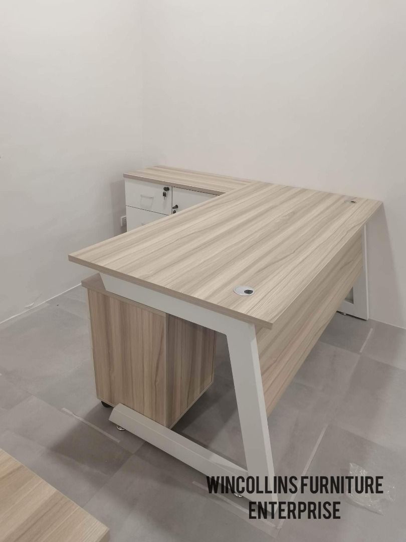 Executive Office Table in laminated table top. Durable steel frame ...