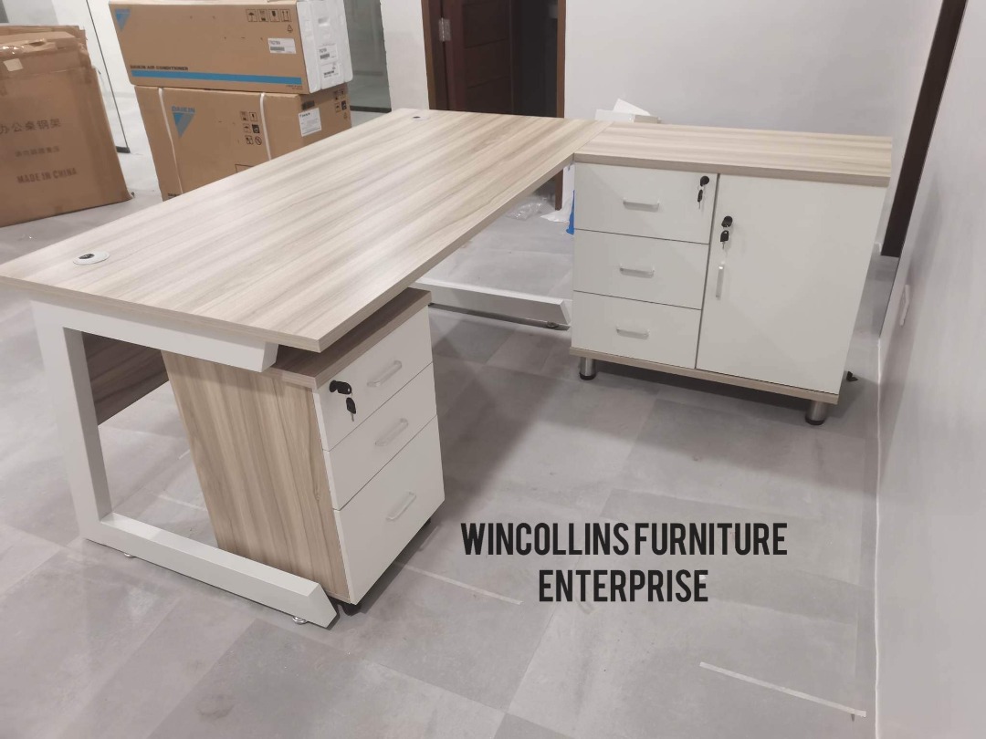 Executive Office Table in laminated table top. Durable steel frame ...