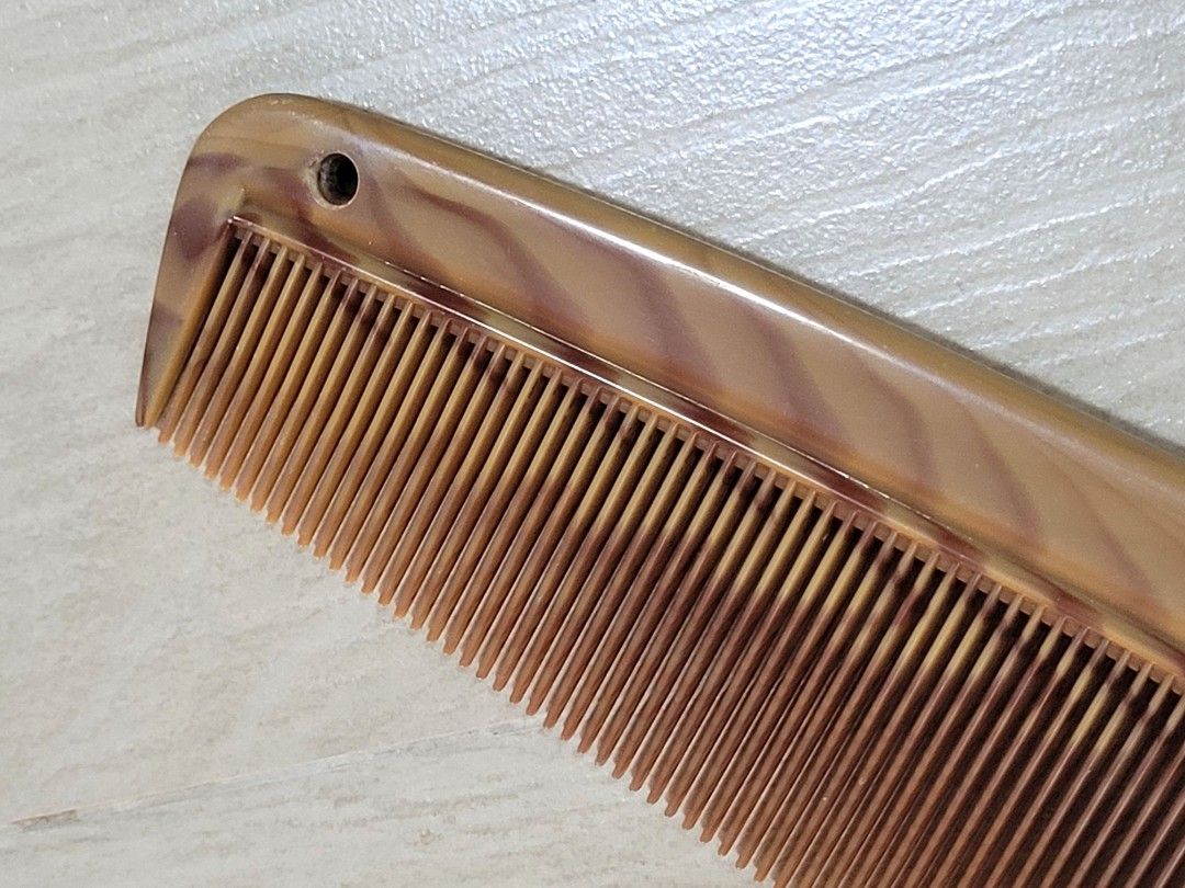 Giant Plastic Comb, Women's Fashion, Watches & Accessories, Hair ...