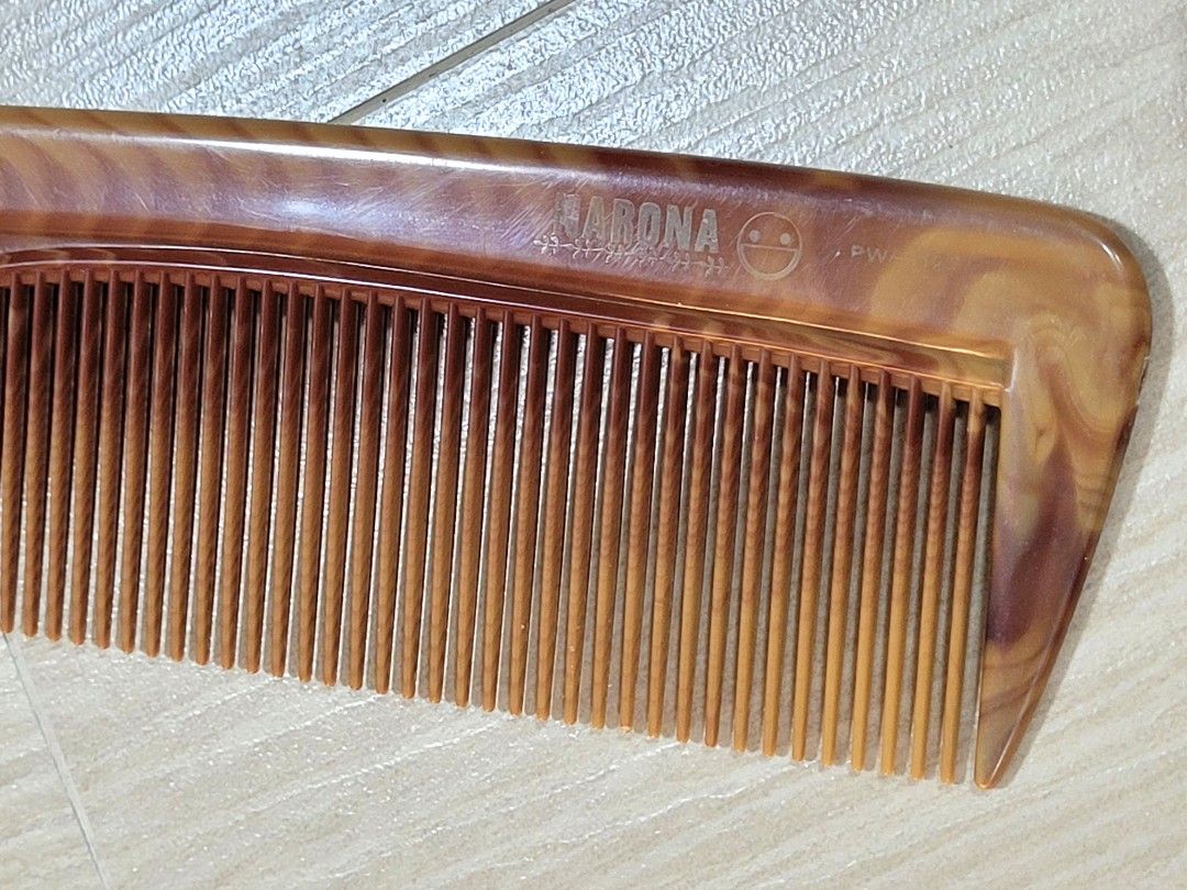 Giant Plastic Comb, Women's Fashion, Watches & Accessories, Hair ...