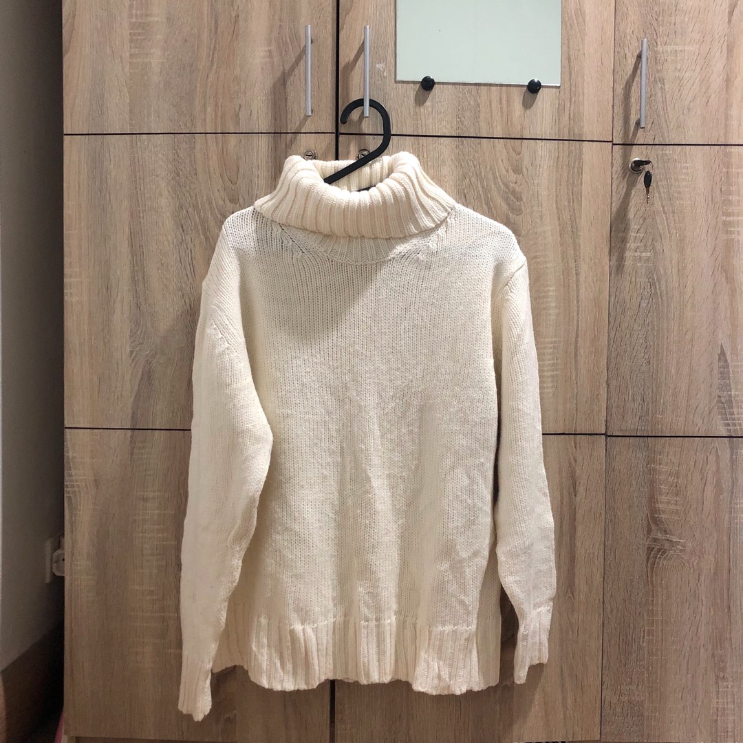 GU Uniqlo White Knit Turtleneck Sweater, Fesyen Wanita, Pakaian Wanita ...