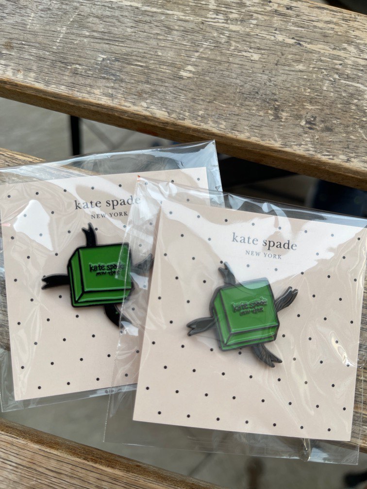 Kate spade Pin, Women's Fashion, Watches & Accessories, Other ...