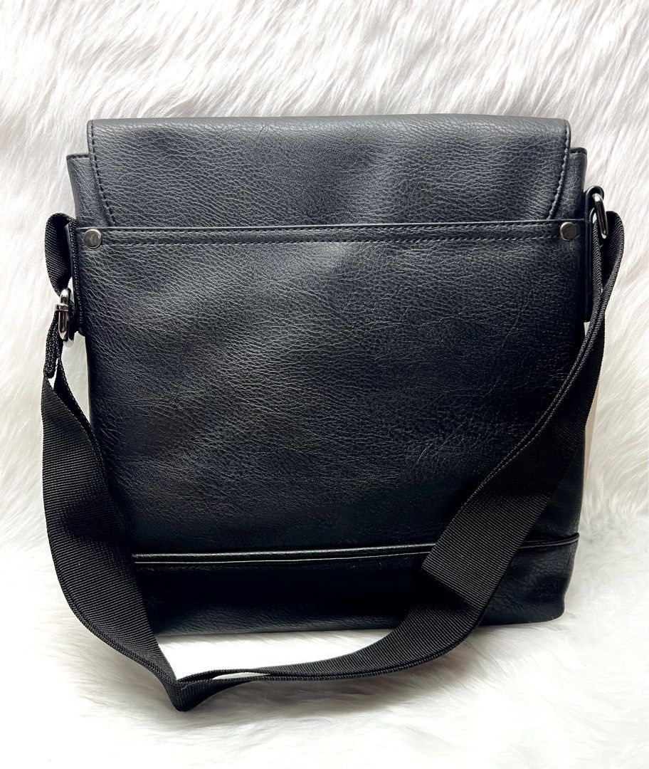 Kenneth Cole Reaction Men’s Pebbled Leather Messenger Tablet Ipad ...