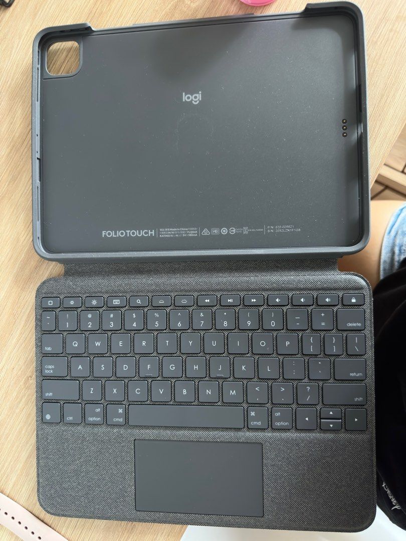 Logitech iPad Pro 11-inch keyboard case, Computers & Tech, Parts ...
