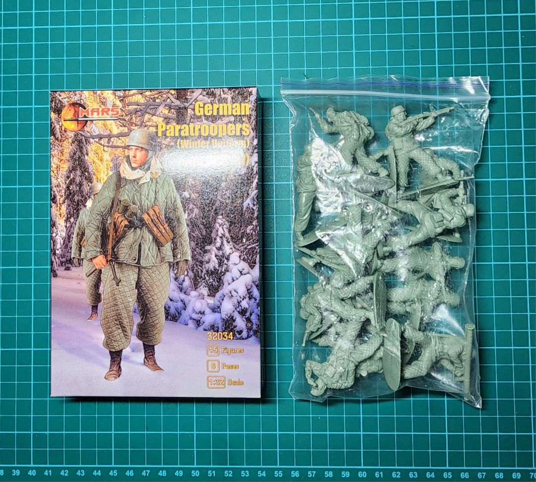 MARS WW2 German Army Paratroopers (Winter Uniform) Plastic Toy Soldiers ...
