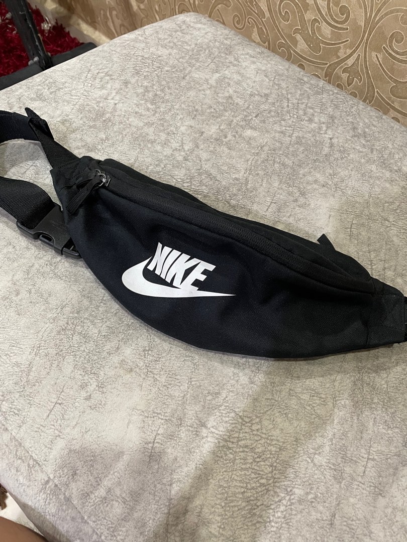 Nike pouchbag, Men's Fashion, Bags, Sling Bags on Carousell