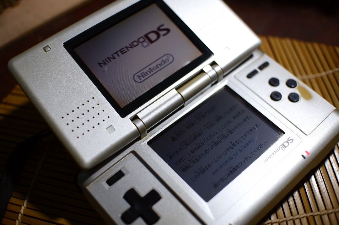 Nintendo DS (First model), Video Gaming, Video Game Consoles, Nintendo ...