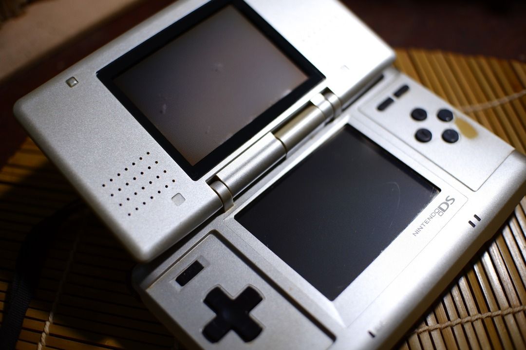 Nintendo DS (First model), Video Gaming, Video Game Consoles, Nintendo ...