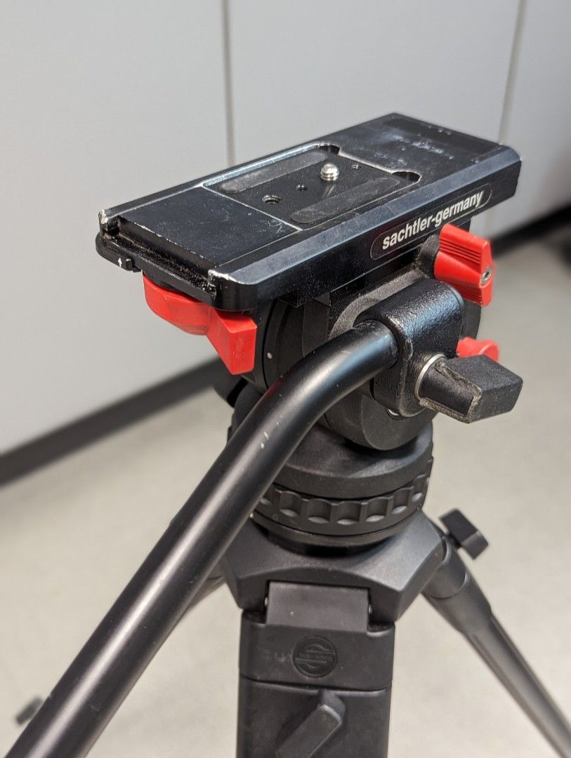 Sachtler DV 2 II Tripod, Photography, Photography Accessories, Tripods & Monopods on Carousell