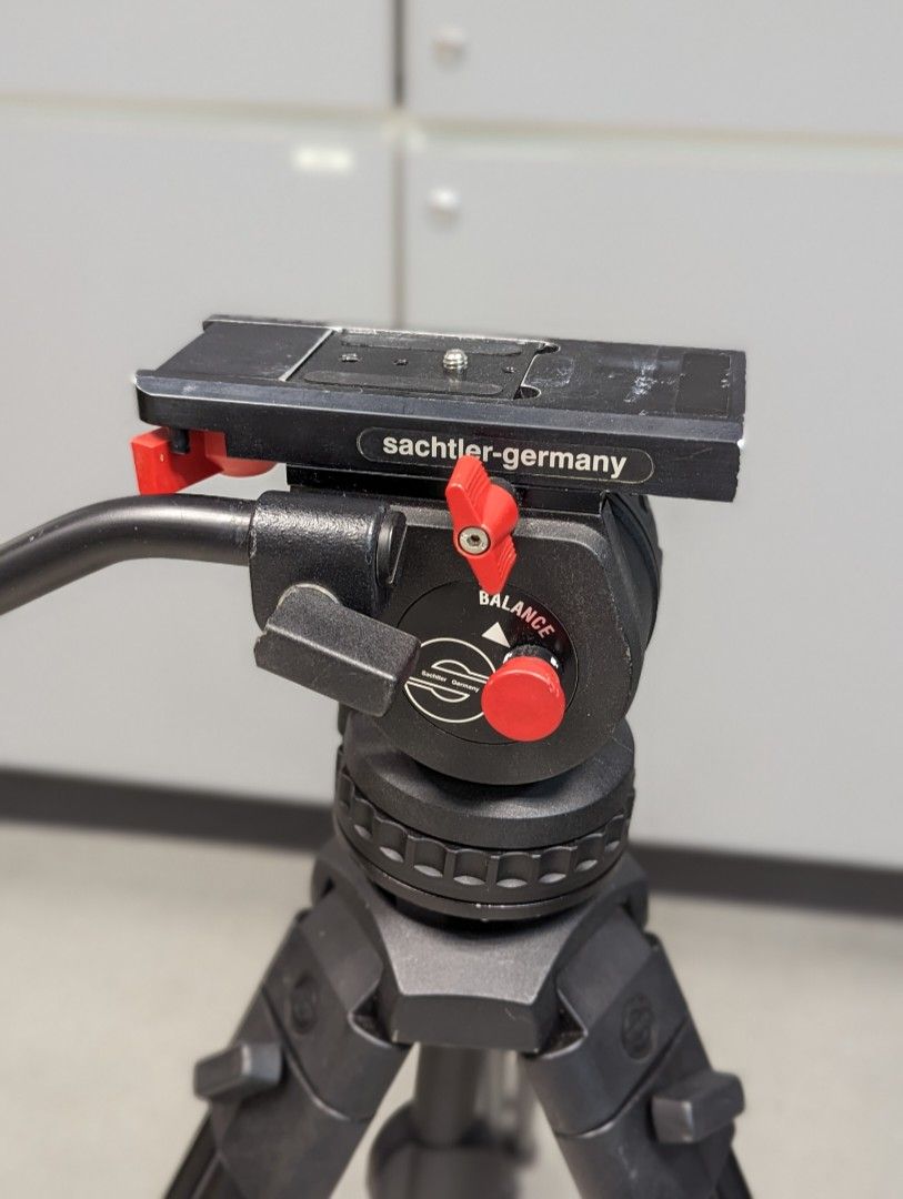 Sachtler DV 2 II Tripod, Photography, Photography Accessories, Tripods & Monopods on Carousell