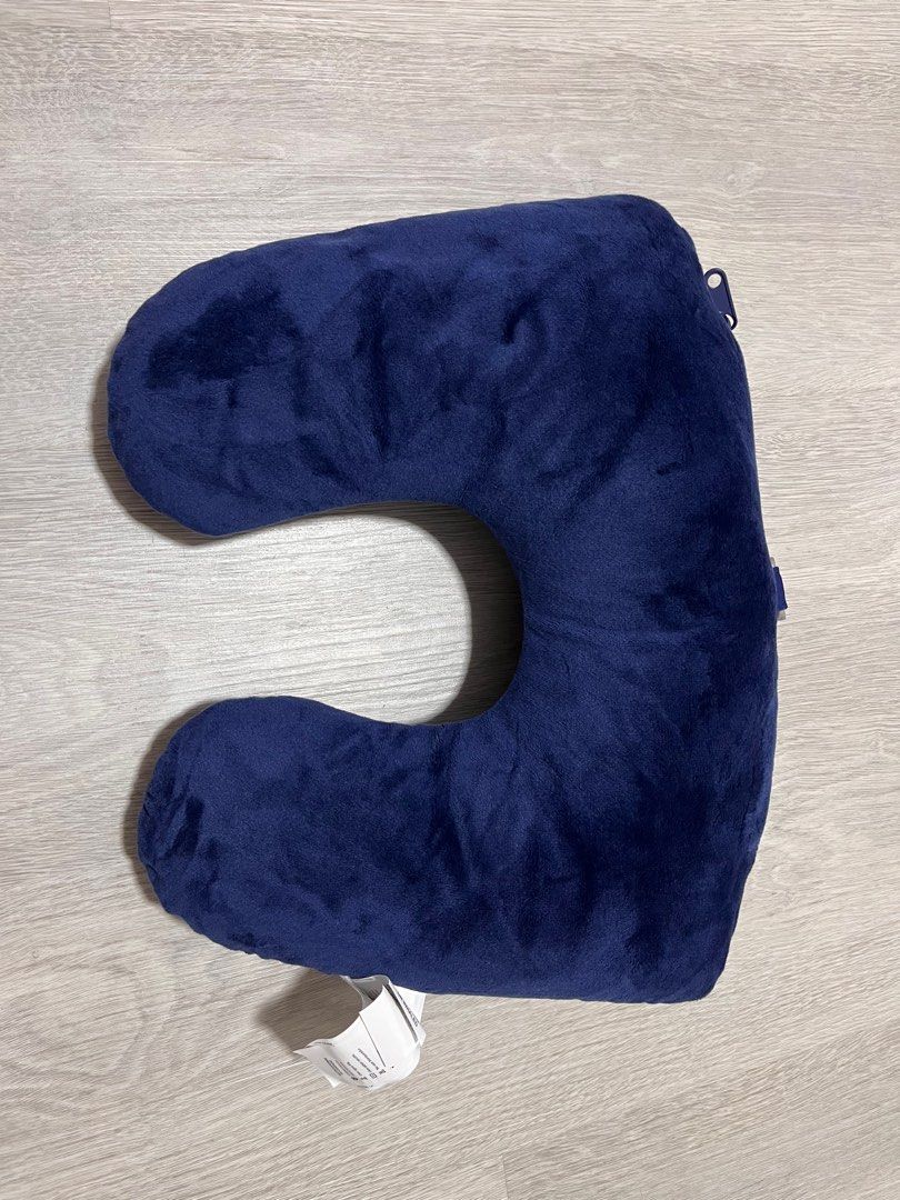 Samsonite 2-in-1 magic travel pillow, Furniture & Home Living, Home ...