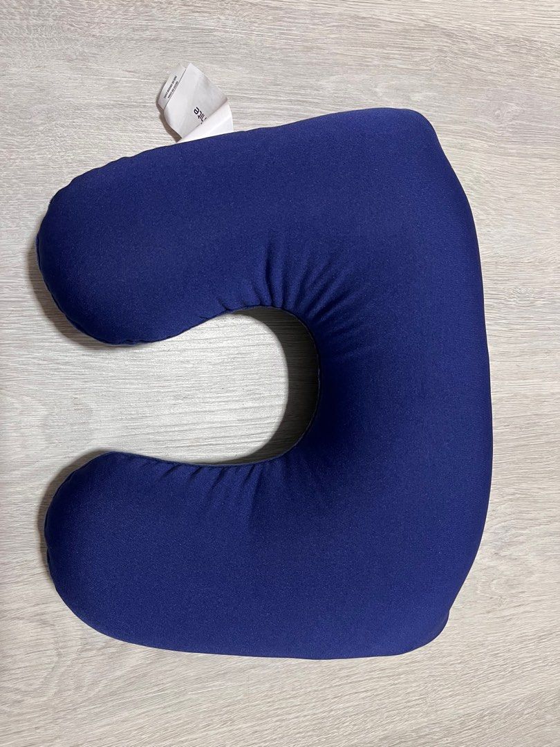 Samsonite 2-in-1 magic travel pillow, Furniture & Home Living, Home ...