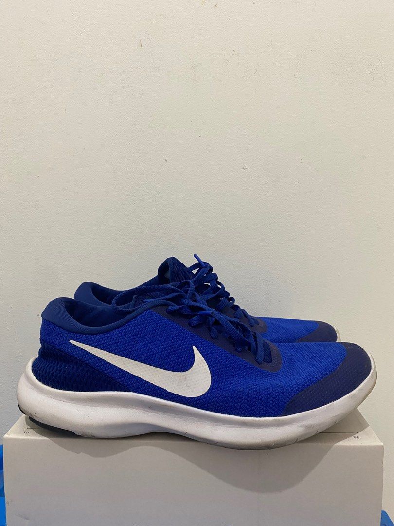 Sepatu nike biru, Fesyen Pria, Sepatu , Sneakers di Carousell