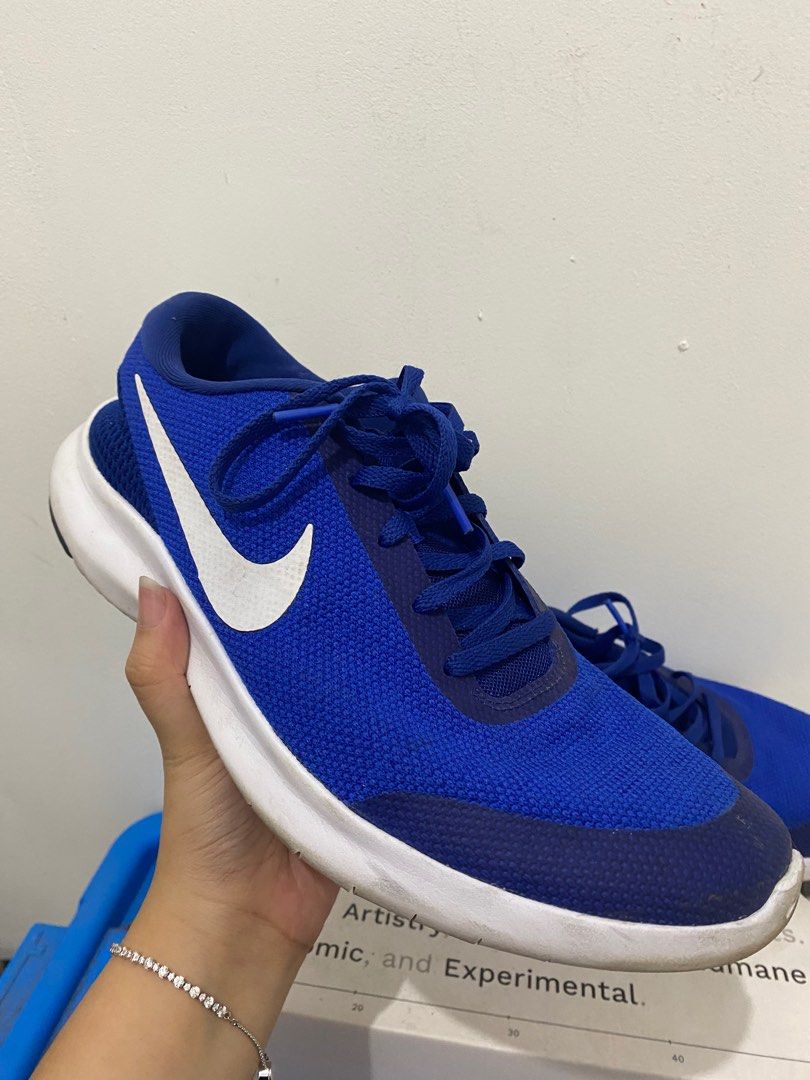 Sepatu nike biru, Fesyen Pria, Sepatu , Sneakers di Carousell