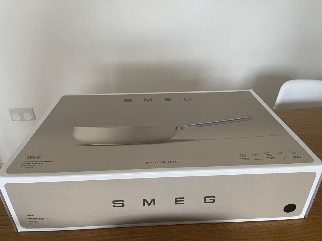 Smeg Wok and Frying Pan (Black), Furniture & Home Living, Kitchenware ...