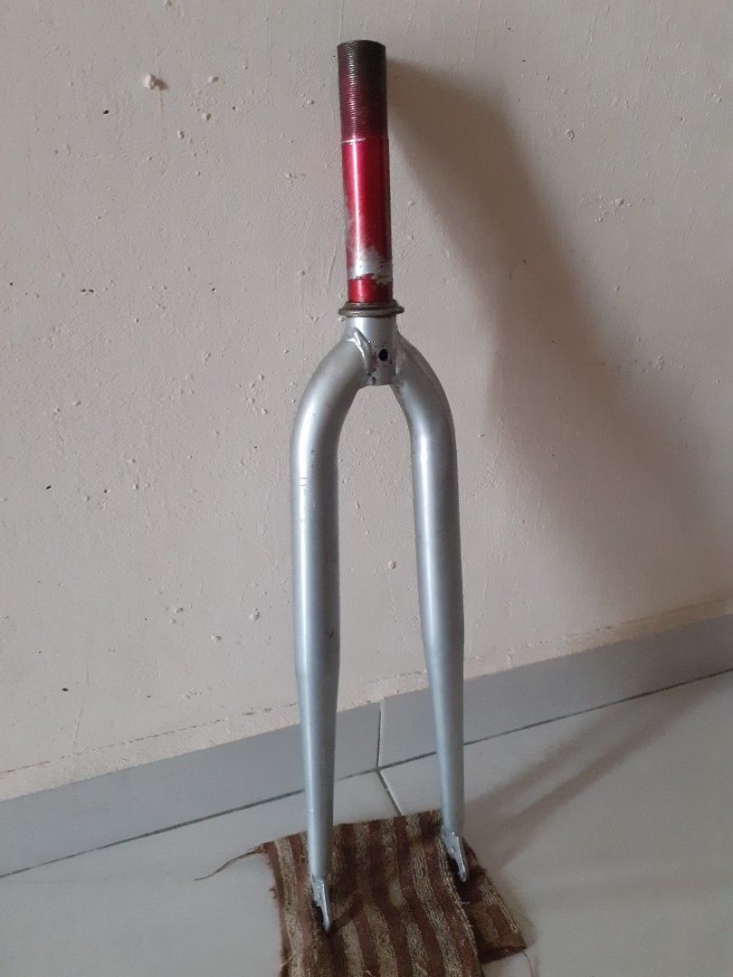 Threaded Fork, Sports Equipment, Bicycles & Parts, Bicycles on Carousell