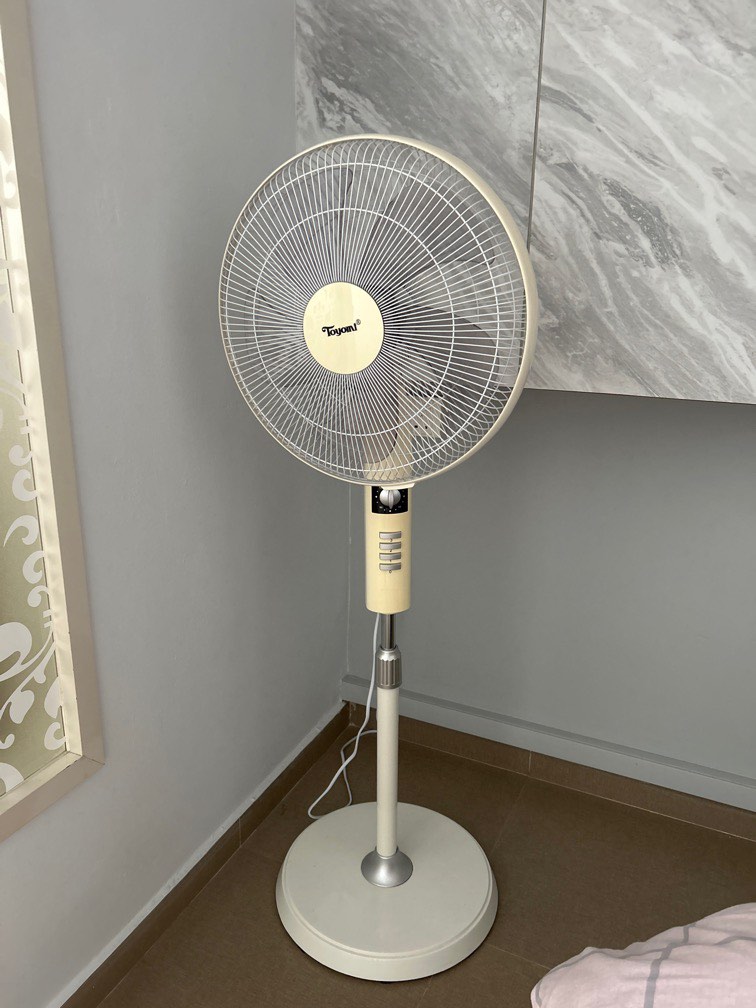 Toyomi standing fan, Furniture & Home Living, Lighting & Fans, Fans on ...