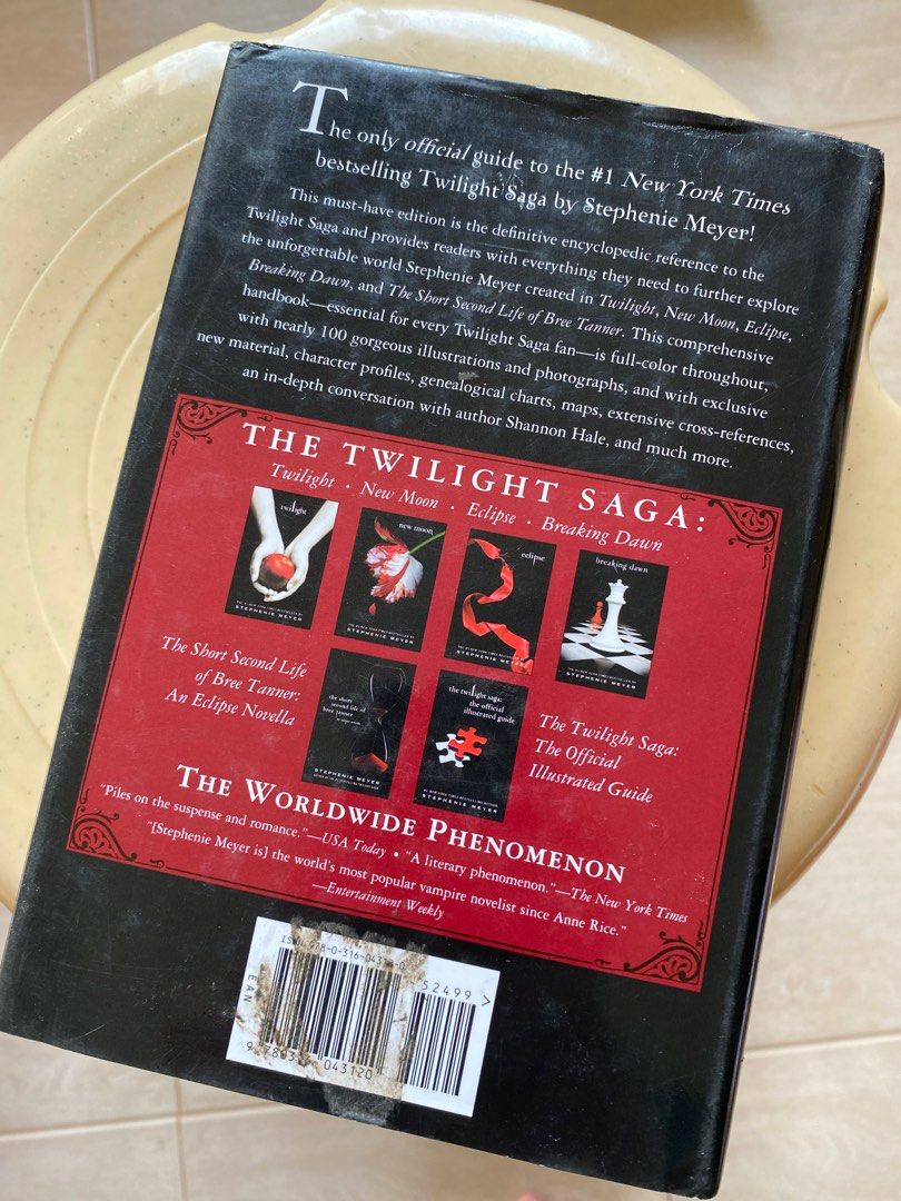 Twilight Saga: Illustrated guide, Hobbies & Toys, Books & Magazines ...