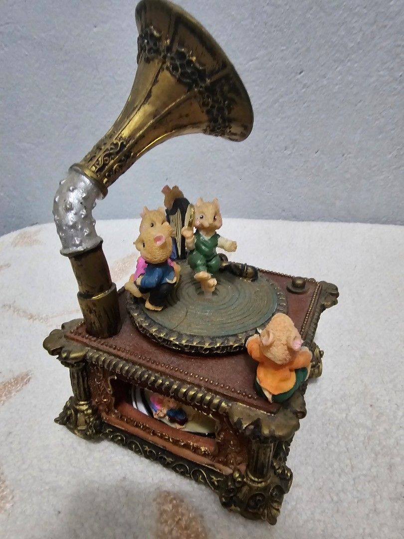 Vintage Gramophone Box (Resin Material), Hobbies & Toys, Memorabilia ...