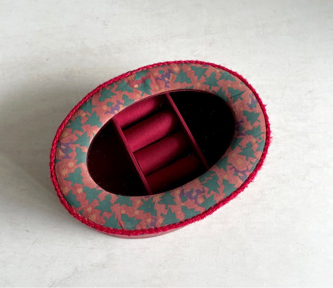 Vintage Oval-shaped Jewellery Box, Women's Fashion, Jewelry ...