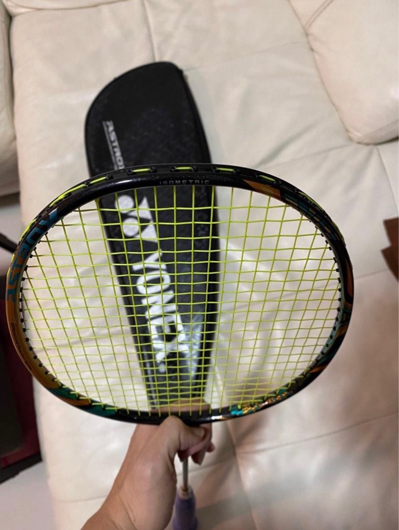 Yonex Astrox 88 d pro, Sports Equipment, Sports & Games, Racket & Ball Sports on Carousell