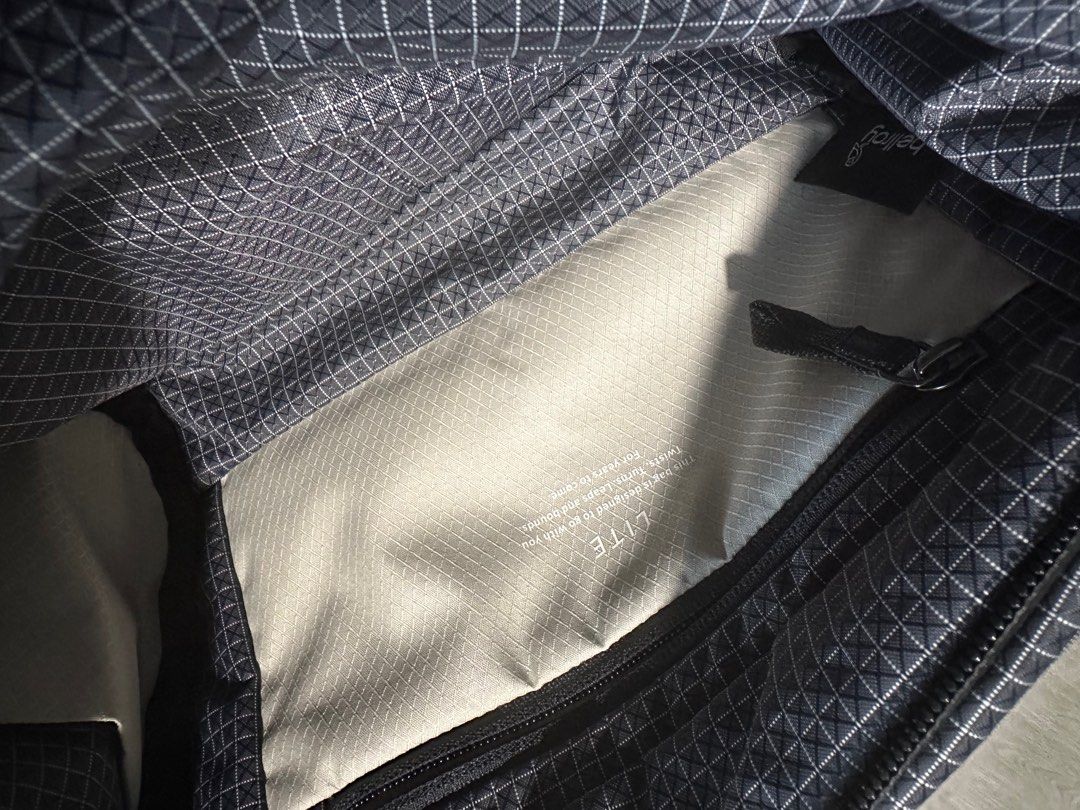 Bellroy Lite Sling - Arcade Grey, Men's Fashion, Bags, Sling Bags on ...