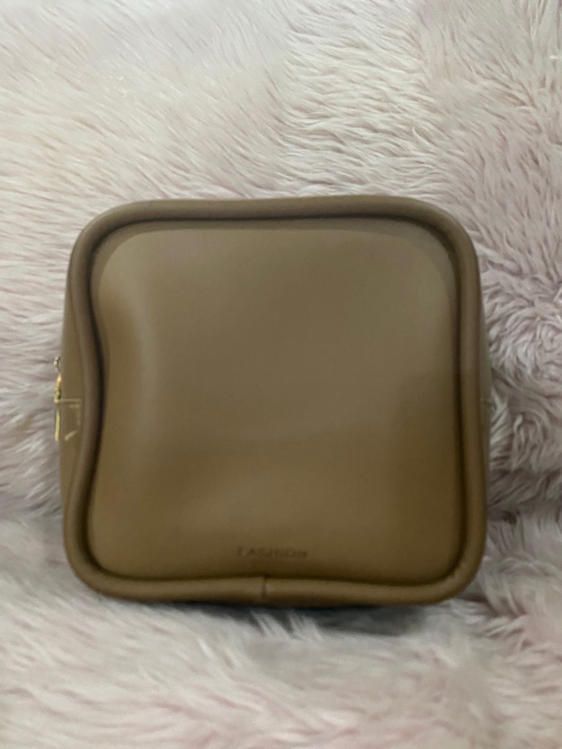 Box type bag, Women's Fashion, Bags & Wallets, Cross-body Bags on Carousell