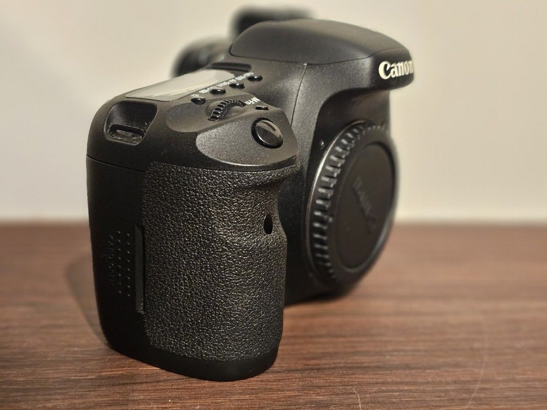 Canon EOS 7D Mark I (Low Shutter Count), Photography, Cameras on Carousell