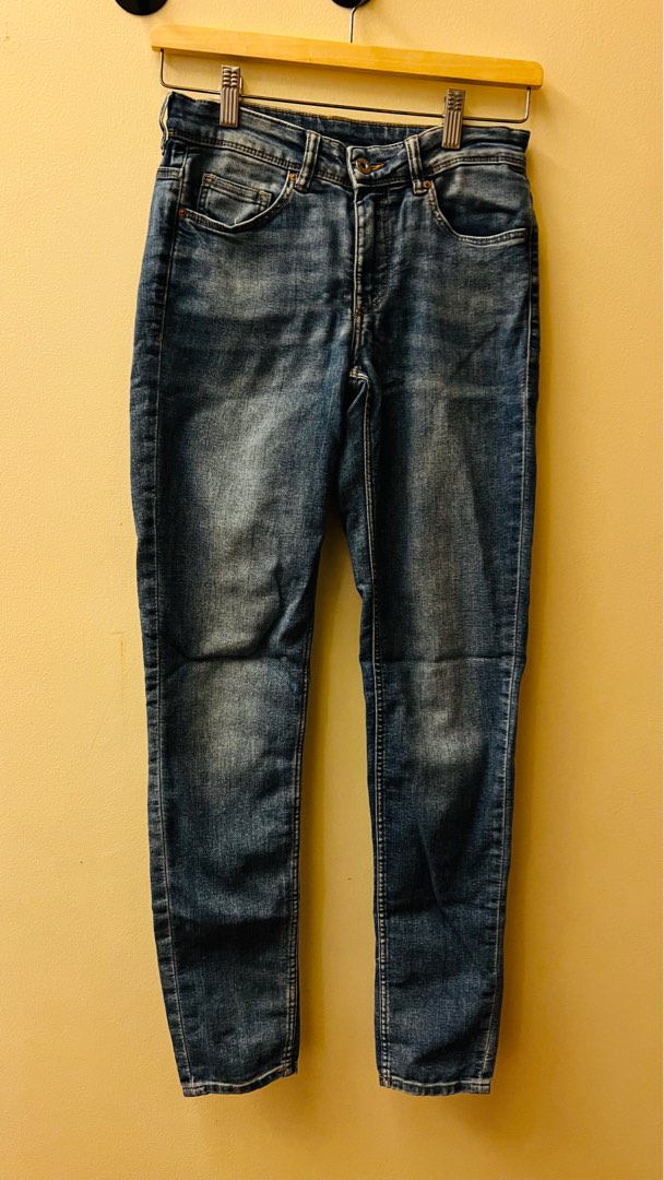 Divided Jeans, Women's Fashion, Bottoms, Jeans on Carousell