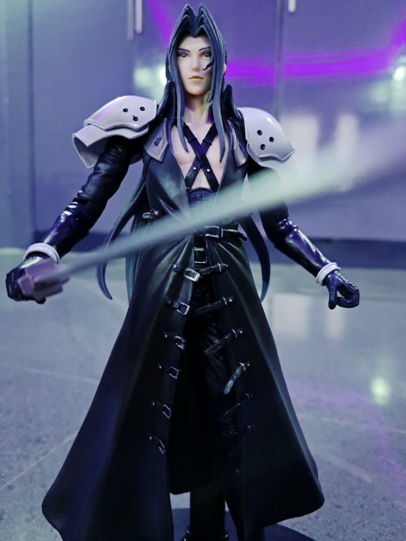 Final Fantasy AC Sephiroth Play Arts with Free GF Siren, Hobbies & Toys ...