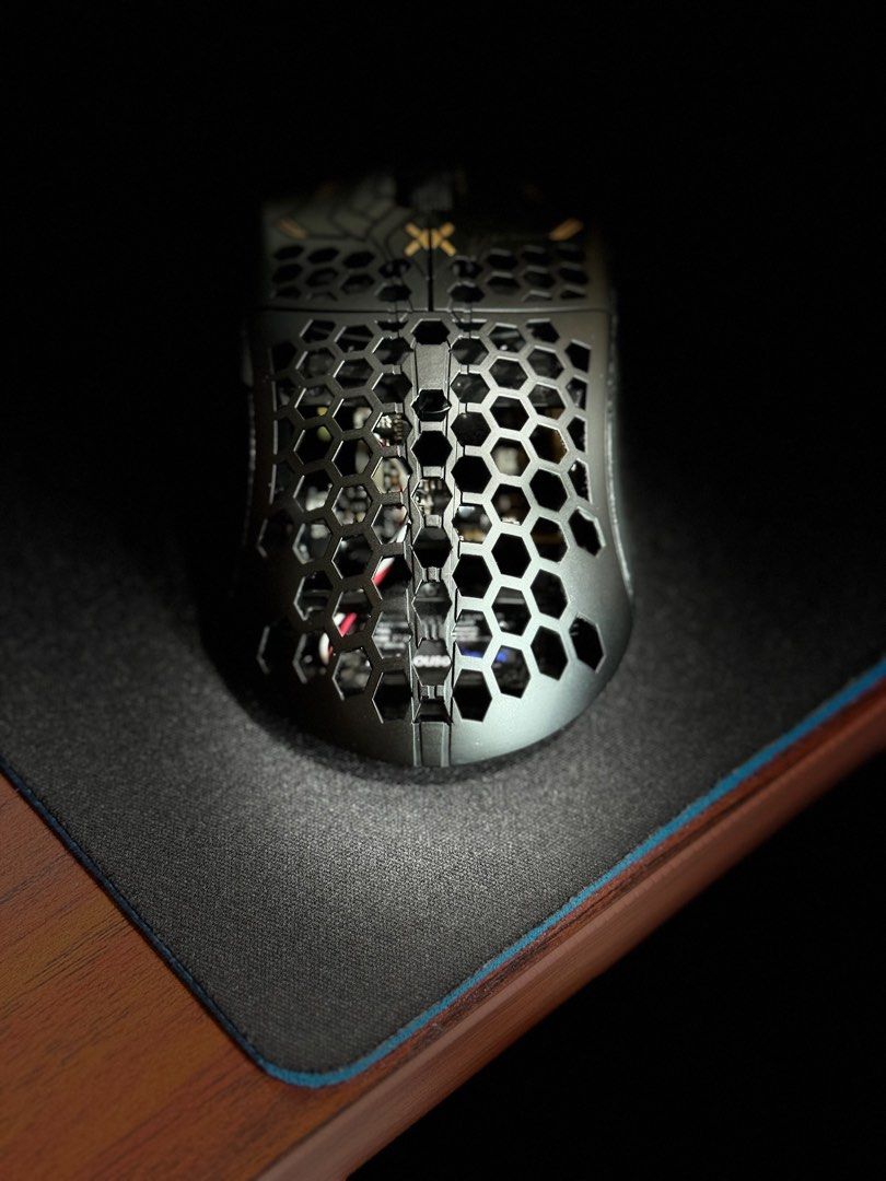 Finalmouse UltralightX M Guardian, Computers & Tech, Parts ...