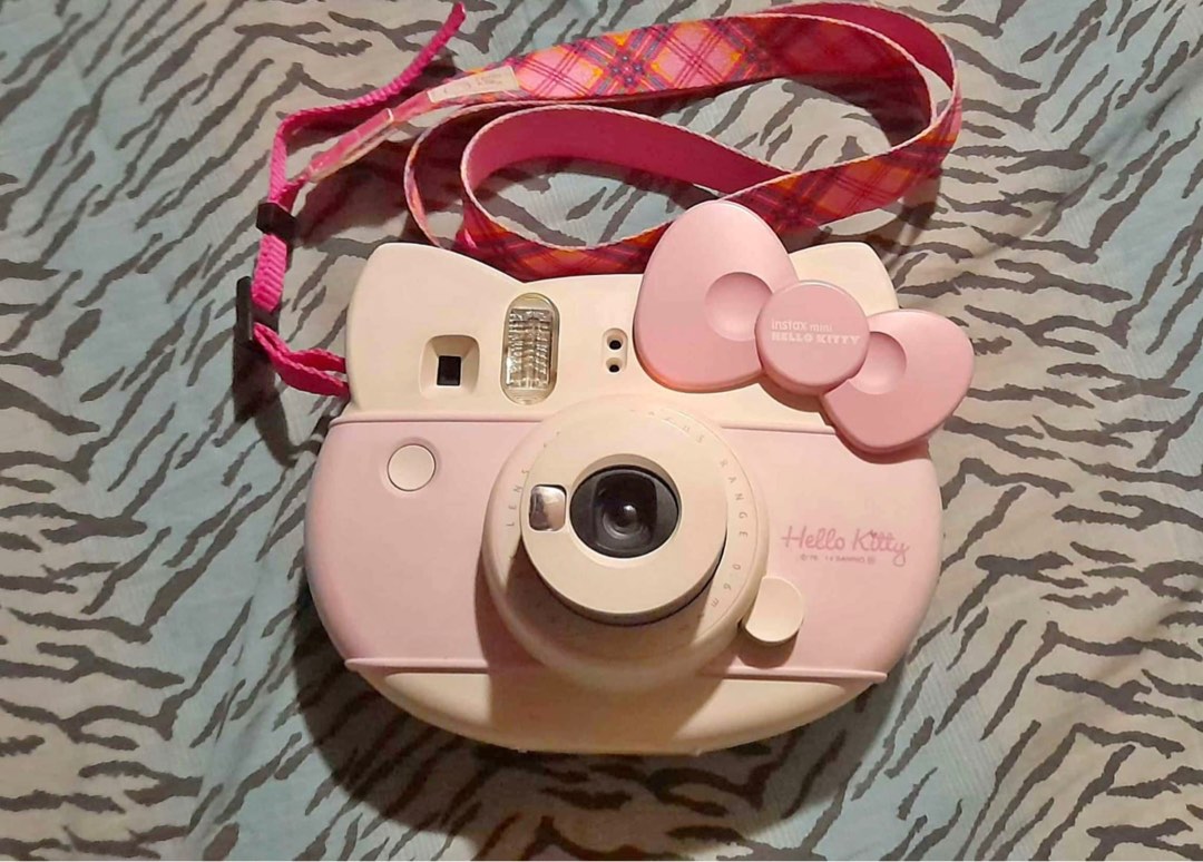 FUJIFILM INSTAX HELLO KITTY, Photography, Cameras on Carousell