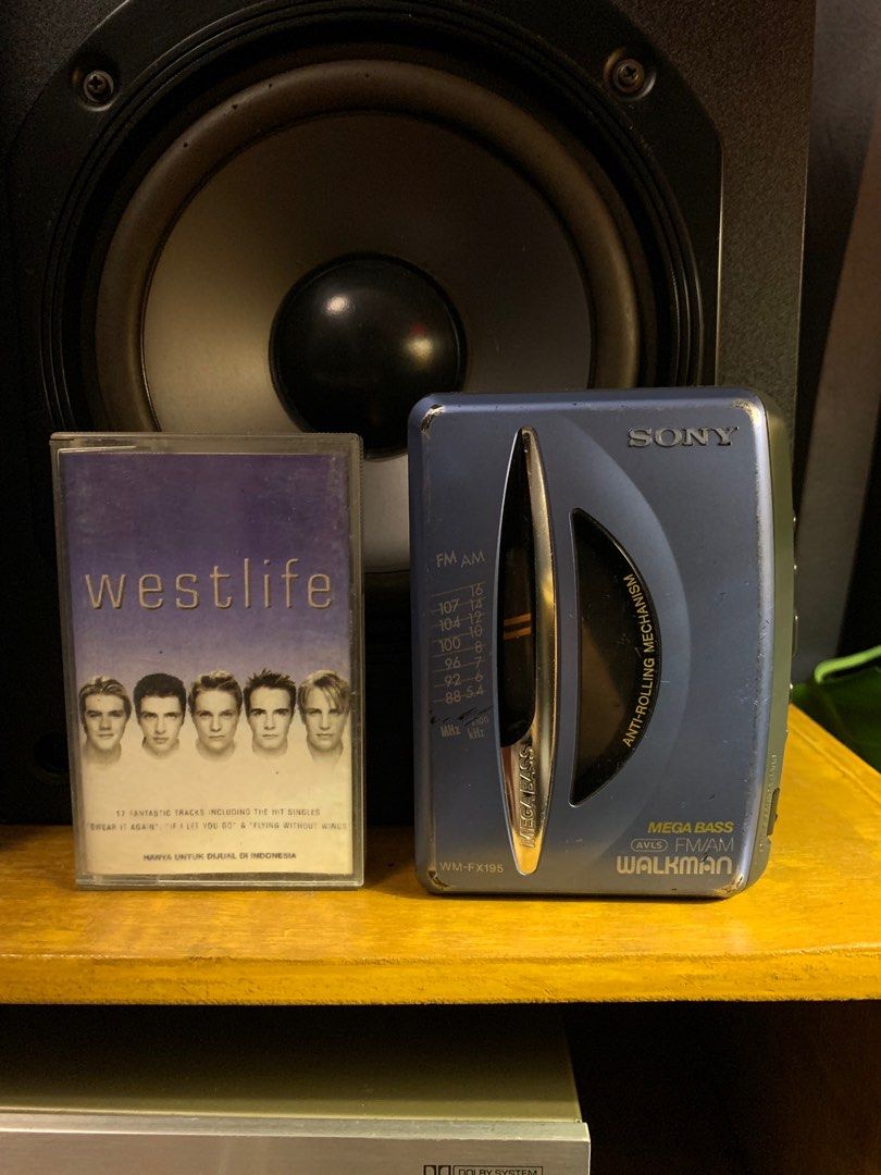 Jual Sony Walkman FX 195 Rare Biru asli, Elektronik, Audio di Carousell