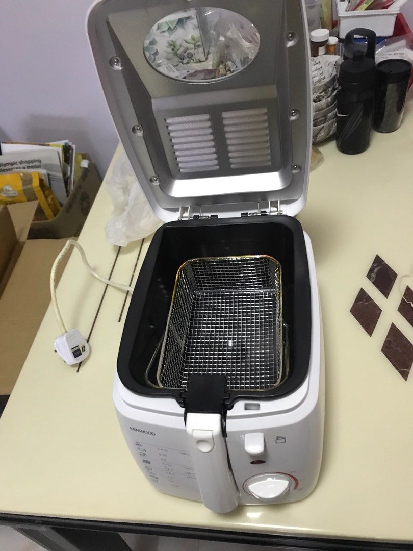 Kenwood deep fryer DF220, TV & Home Appliances, Kitchen Appliances ...
