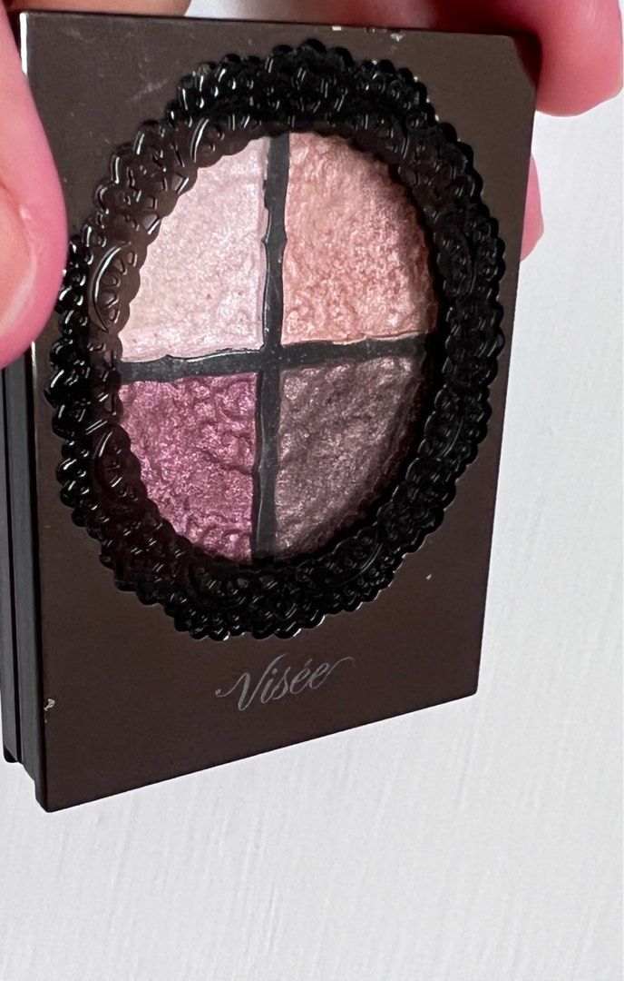 日本 kose高絲Visee晶緞光漾四色珠光眼影盤 pk3, 香水、美妝、保養, 臉部彩妝、保養與清潔, 化妝品在旋轉拍賣