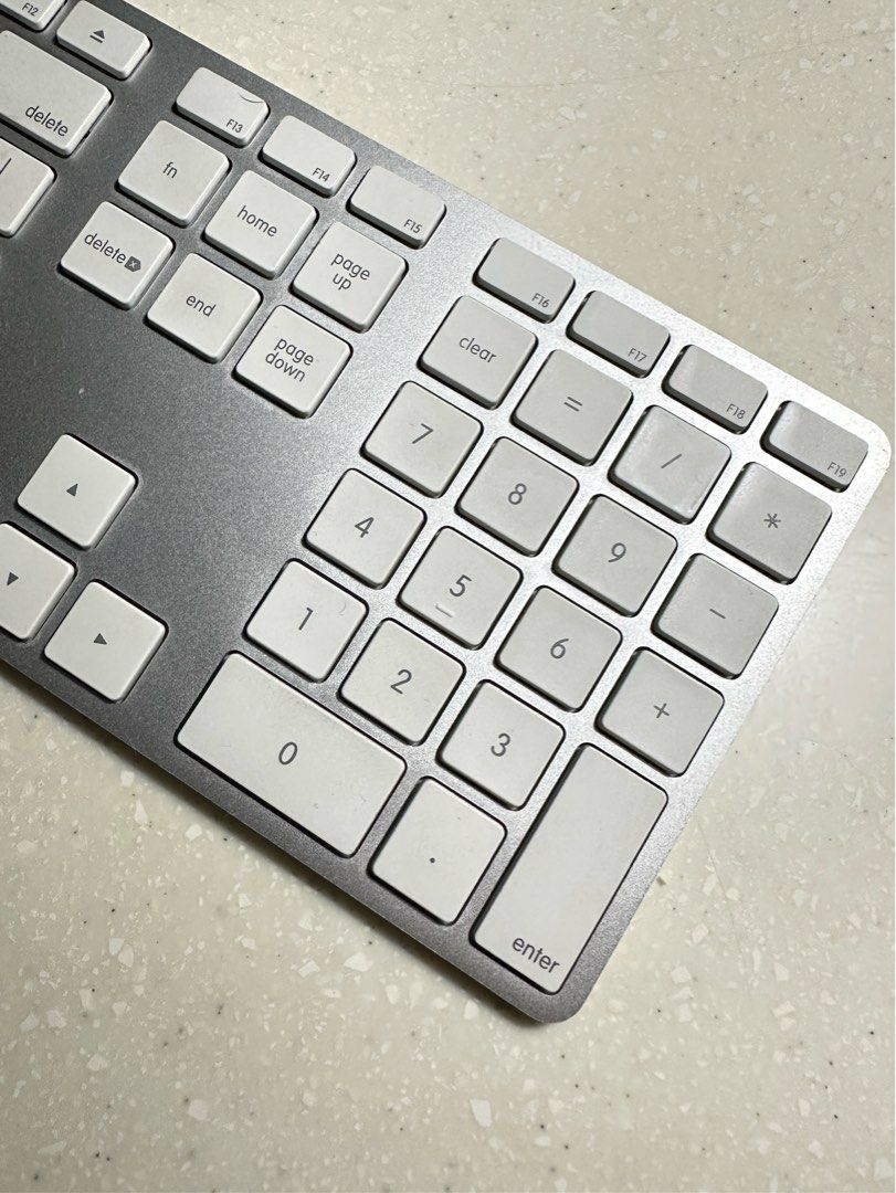 Original Apple Keyboard - wired with numeric keypad, Computers & Tech ...