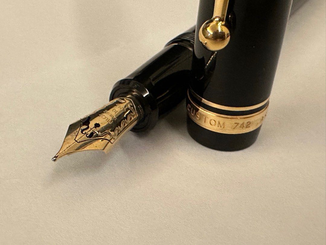 Pilot Custom 742 fountain pen 14k M nib, Hobbies & Toys, Stationery ...